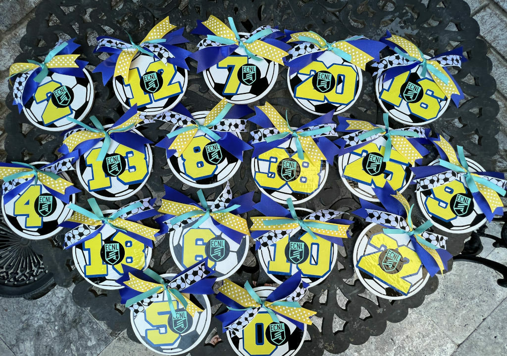 Door Decorations for Traveling Teams - Tried and True by Trista